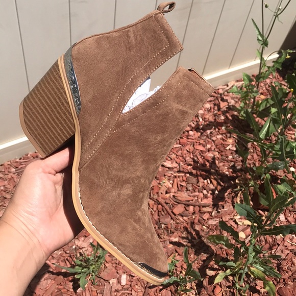 Cape Robbin | Shoes | Cape Robbin Split Side Booties Maple Khaki | Poshmark